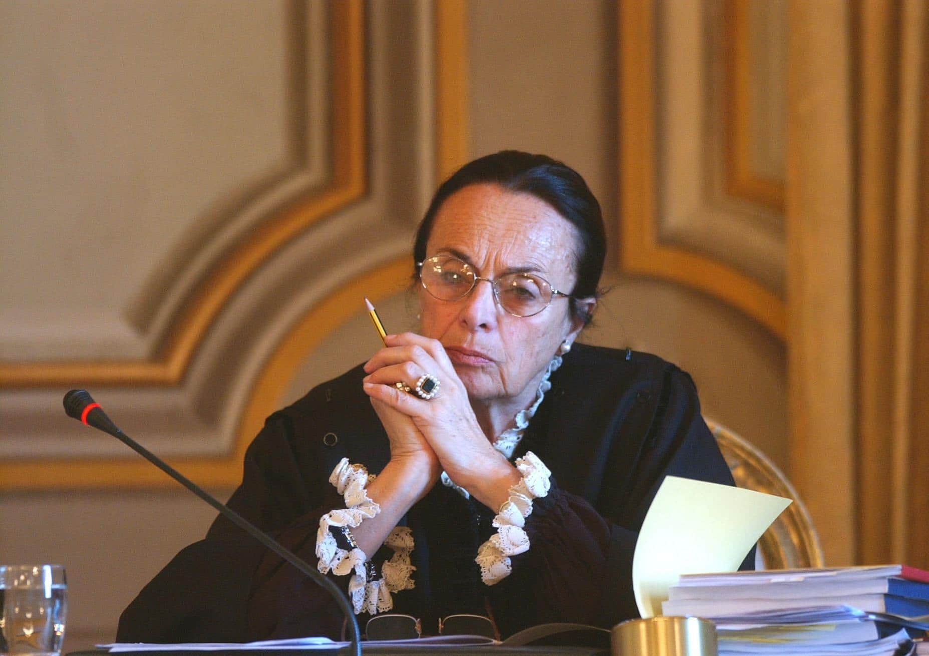 Insensata una riforma della Carta a colpi di maggioranza e di Governo ...